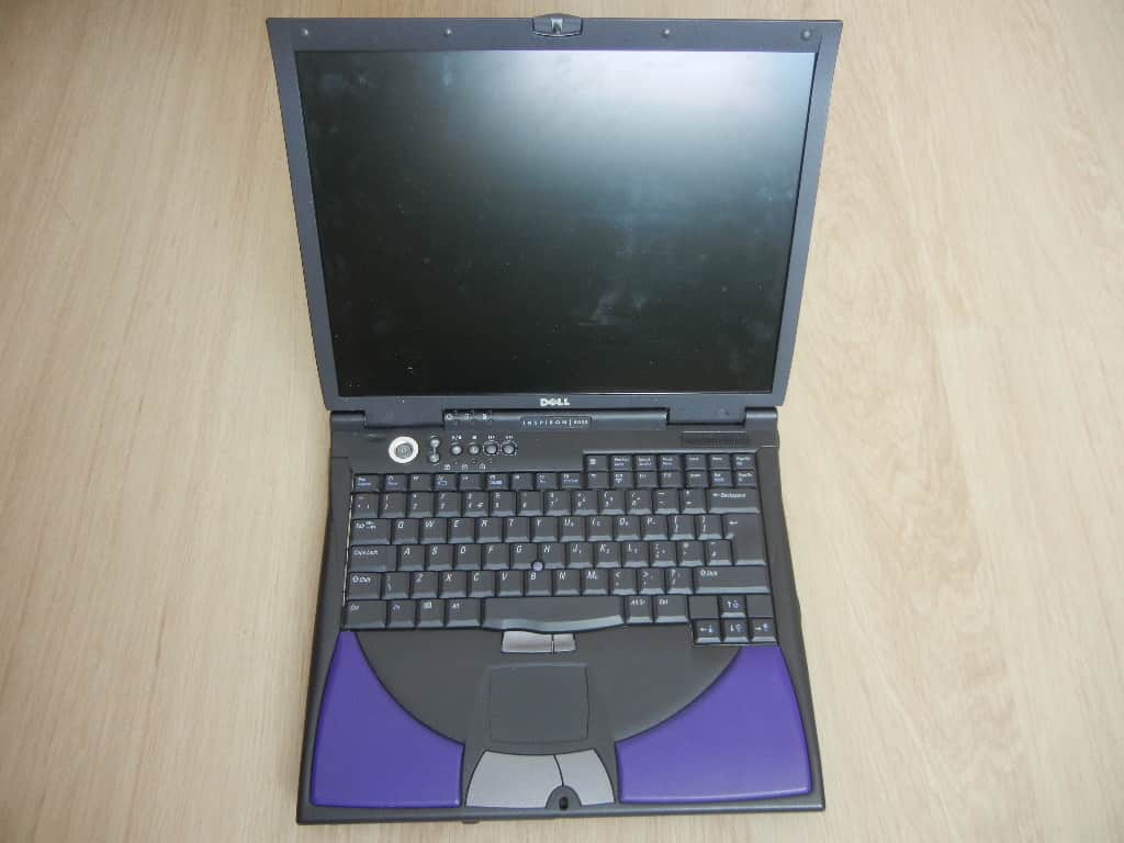 Dell Inspiron 8000 - Clous