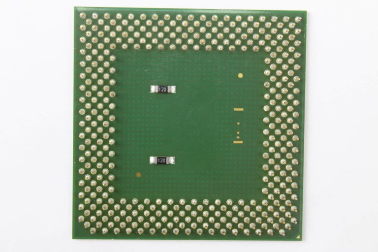 Intel Celeron 566MHz - Clous